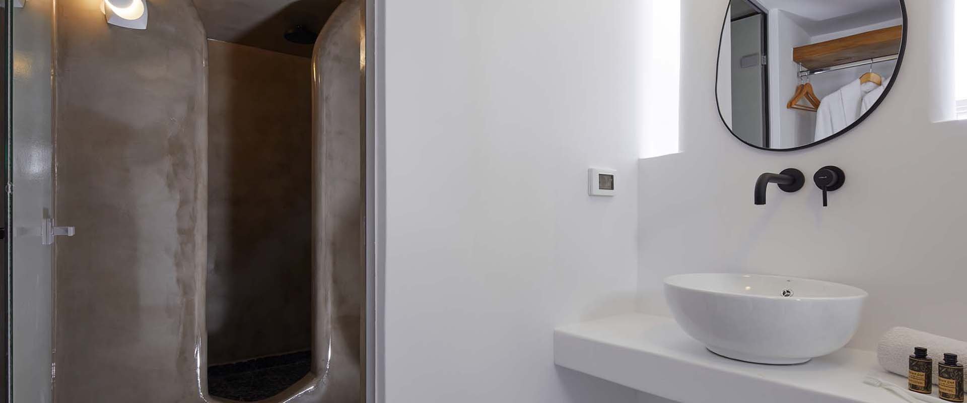 Simple & Traditional Design | Allure Breeze Suites